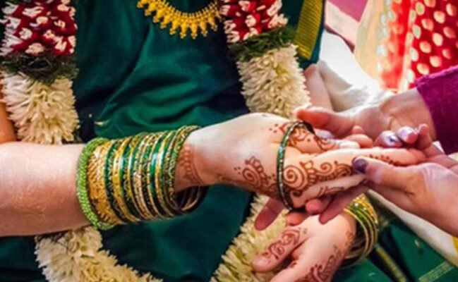 10 Ideal Seemantham Gift Ideas For Guests - Melange Gift