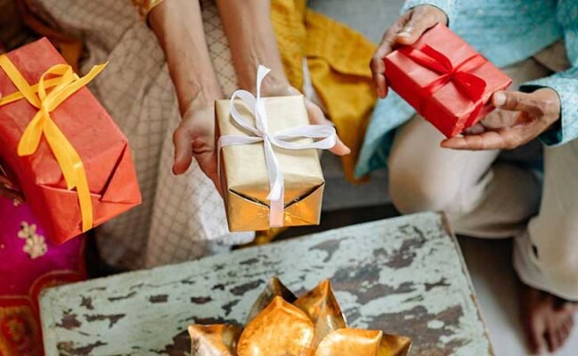 10 Ideal Seemantham Gift Ideas For Guests - Melange Gift